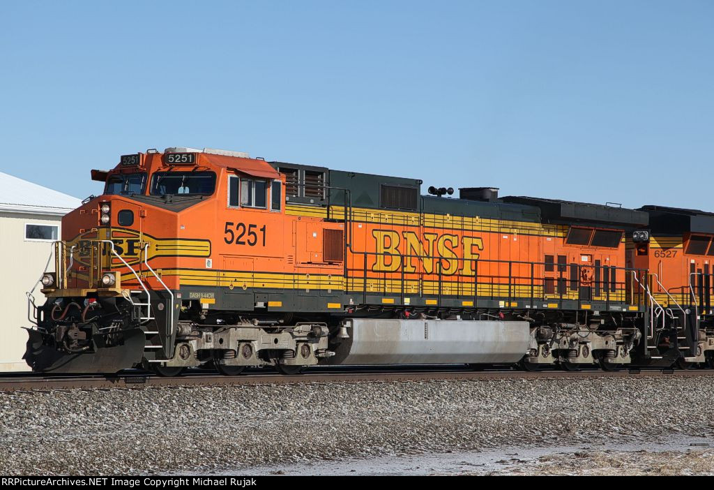 BNSF 5251